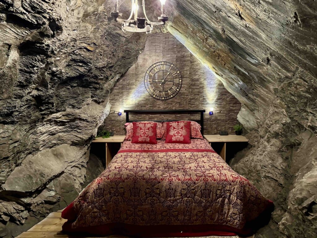 Overnight in the Deepest Hotel Room - Full Deep Sleep Review ...